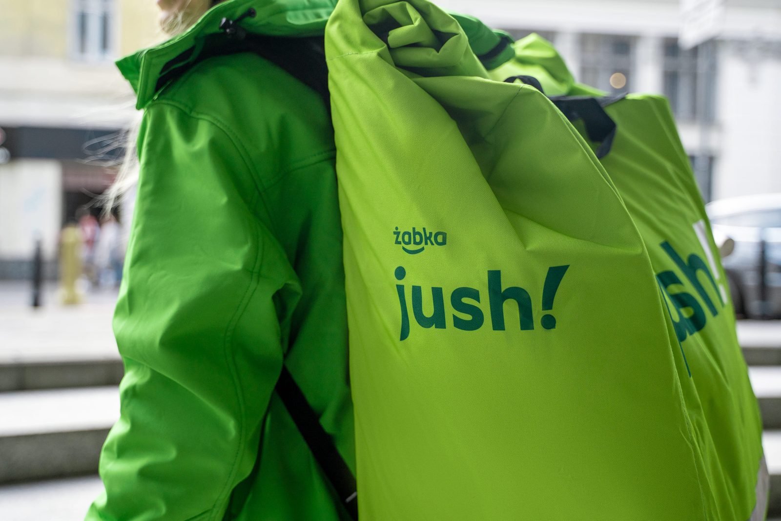 Żabka Jush testuje dostawy za pomocą autonomicznego robota